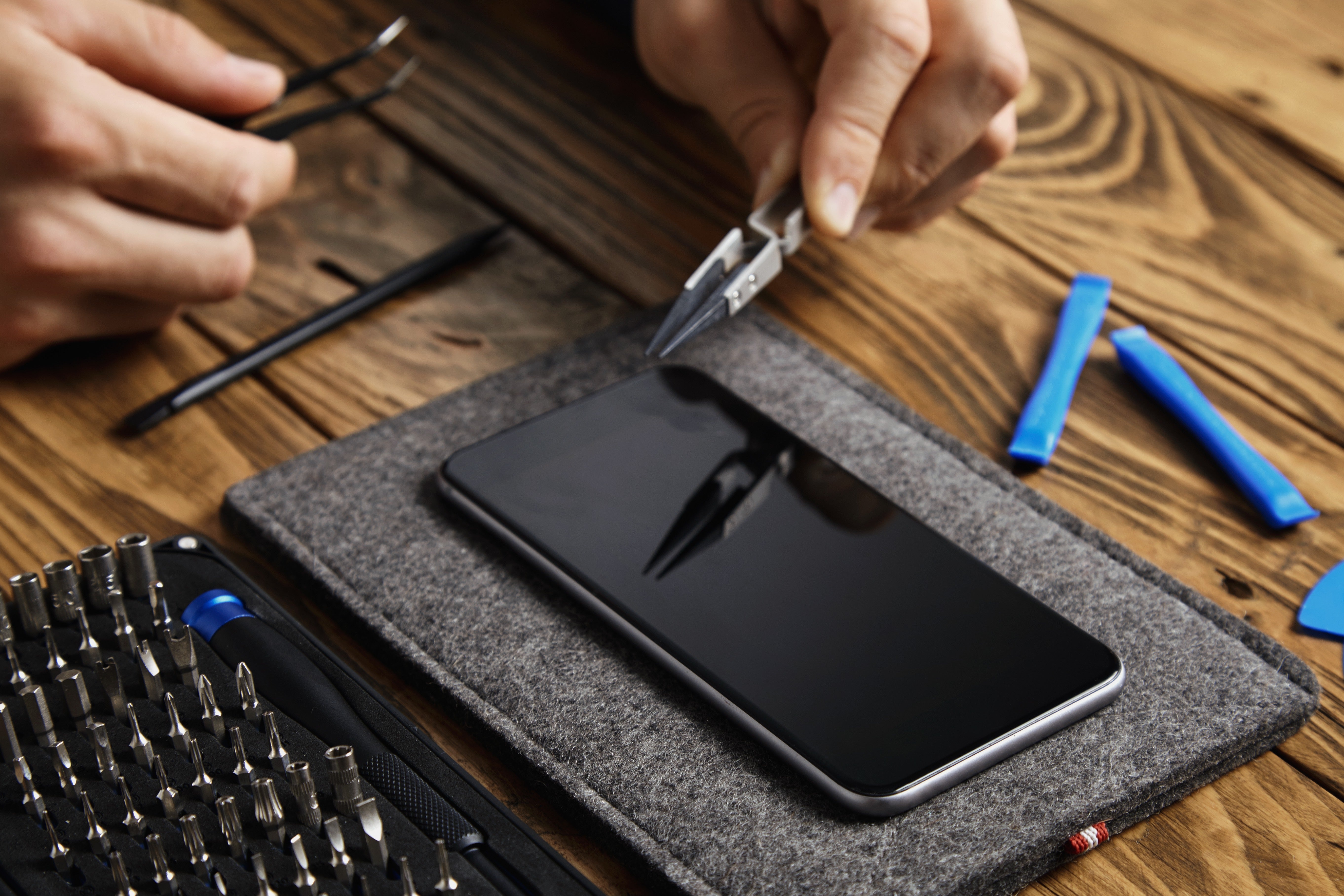 Samsung offers Self Repair Kit for Galaxy Devices